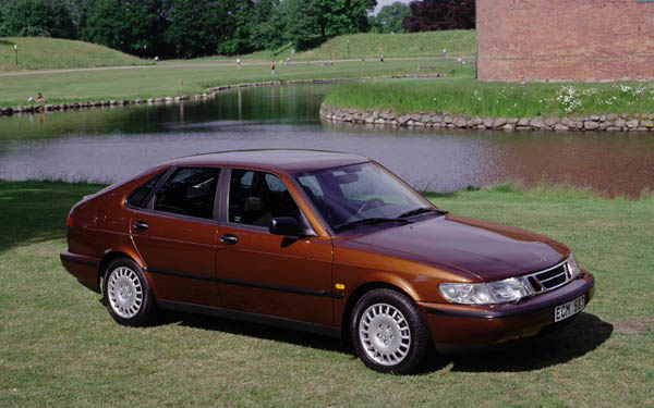 SAAB 900 (SAAB 900). Обзор и фото SAAB 900 в каталоге CarExpert.ru